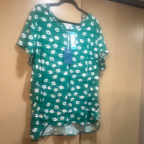 Market & Spruce | Tops | Market Spruce Green And White Floral Short ...